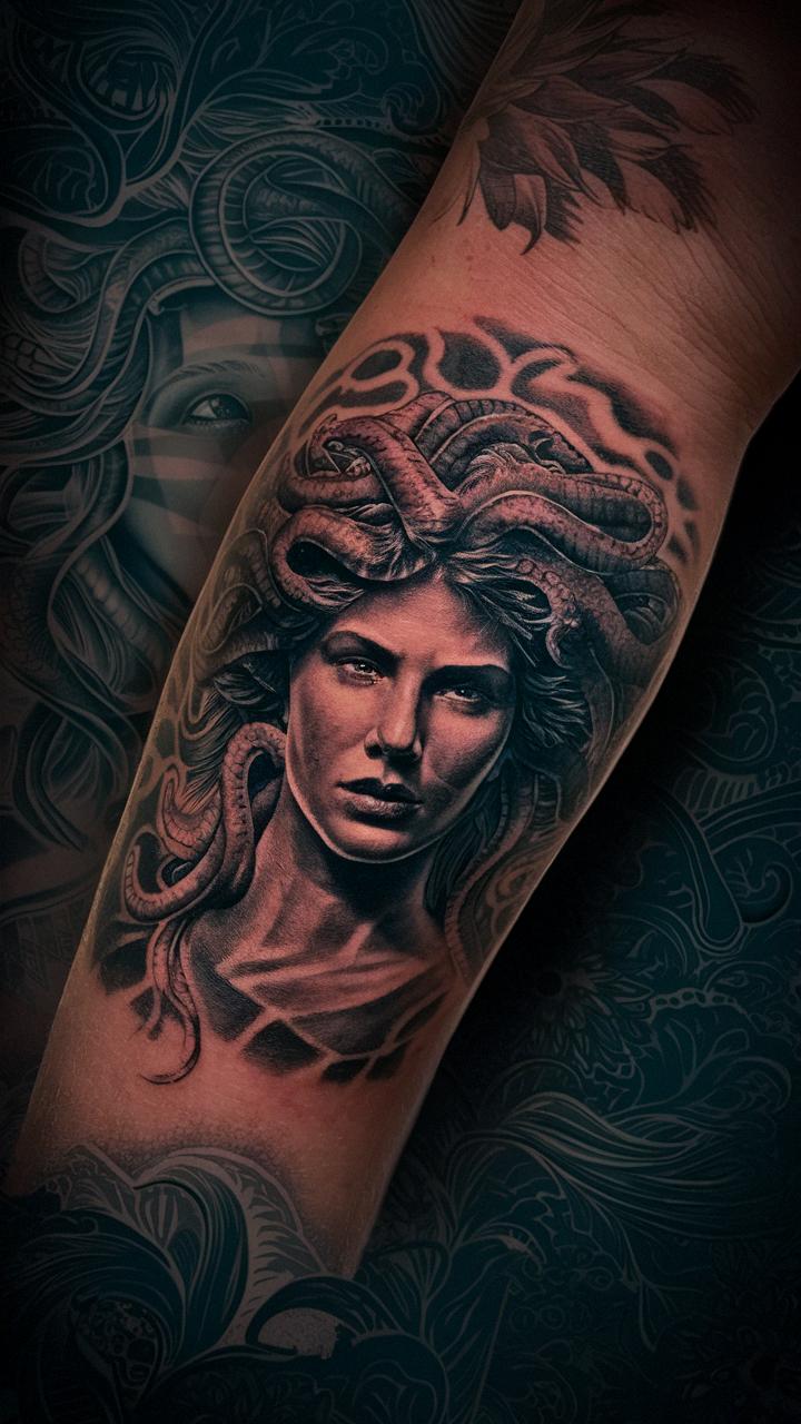 36 Epic Medusa Tattoo Ideas - TheReadingTub